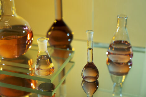 What Are the Best Practices for Laboratory Glassware Safety in Lab?
